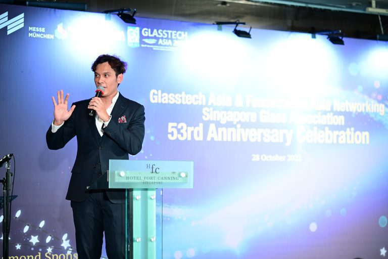 Gala Emcee Script: A Guide and Samples - Merry Bees